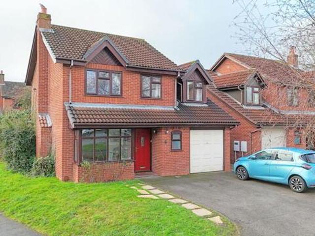 4 Bedroom House Stretton Staffordshire LS99688401