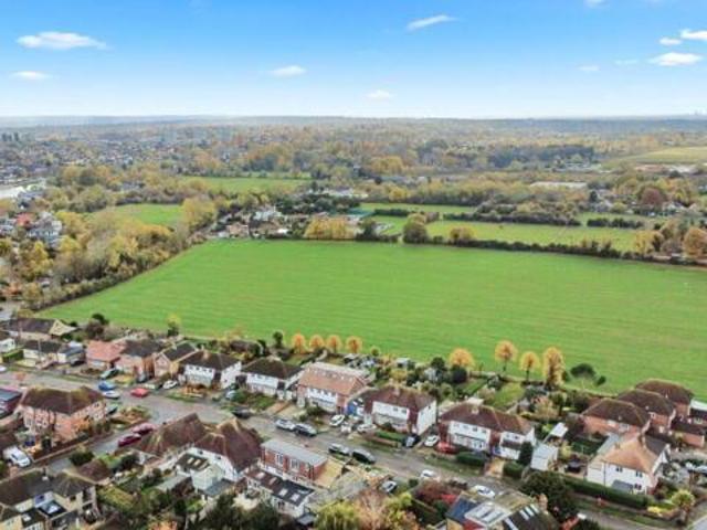 4 Bedroom House Sunbury Surrey 100733901