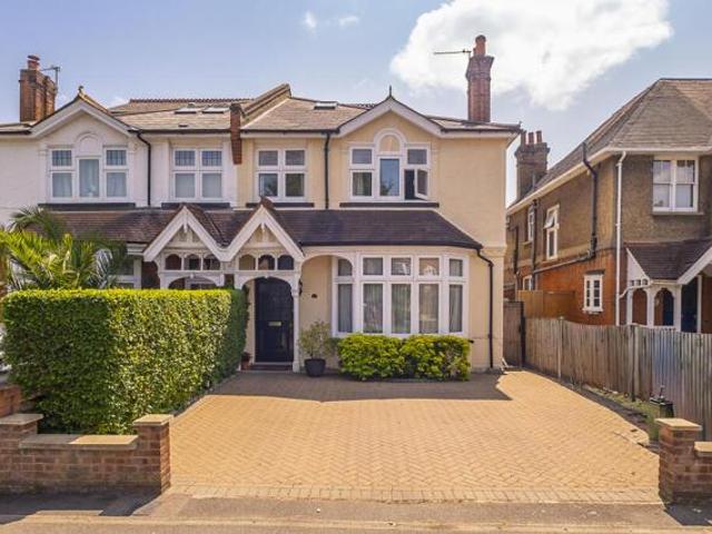 4 Bedroom House Surbiton Greater London 100684944