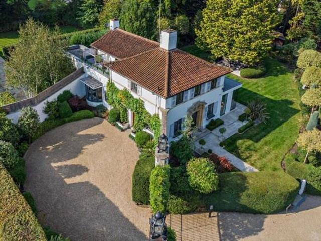 4 Bedroom House Surrey Great London 100953432