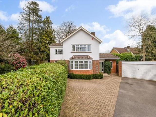 4 Bedroom House Surrey Great London 100132333