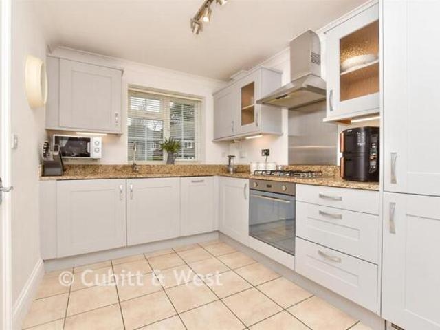 4 Bedroom House Surrey Great London 101796832