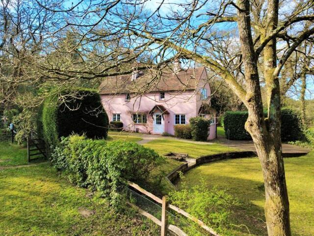 4 Bedroom House Surrey Great London 101796988