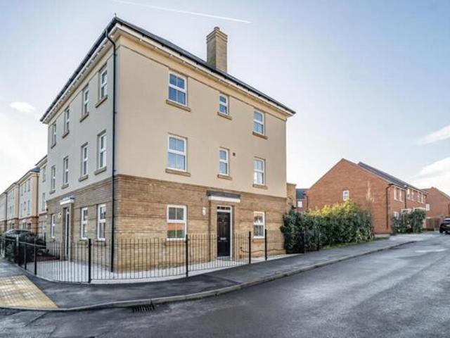 4 Bedroom House Surrey Great London LS99161664