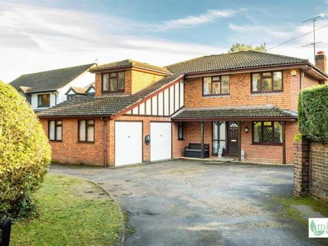 4 Bedroom House Surrey Great London LS99437024