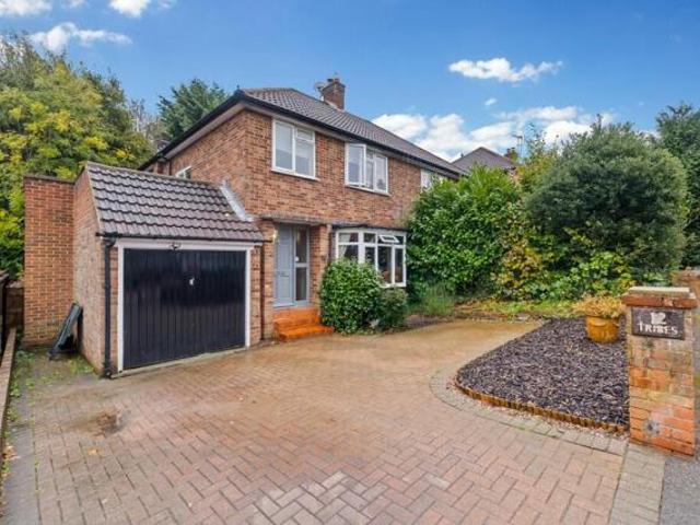 4 Bedroom House Surrey Surrey 98118804