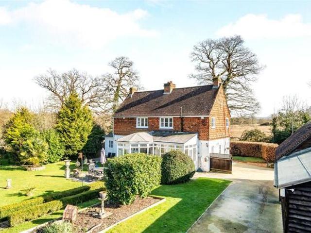 4 Bedroom House Surrey Surrey 98278261