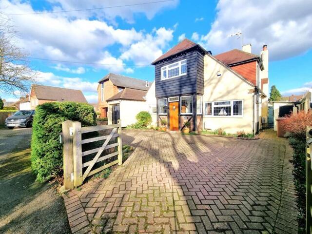 4 Bedroom House Surrey Surrey 99641673