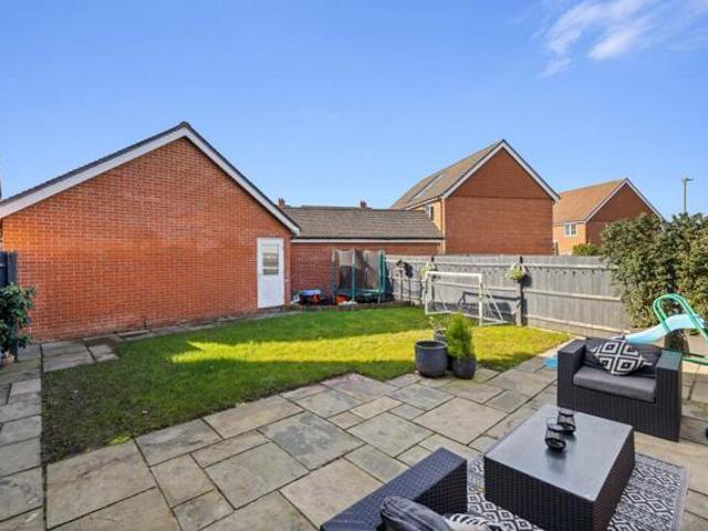 4 Bedroom House Surrey Surrey 100917531