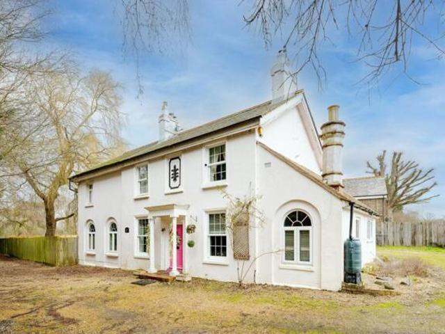 4 Bedroom House Surrey Surrey 100987933