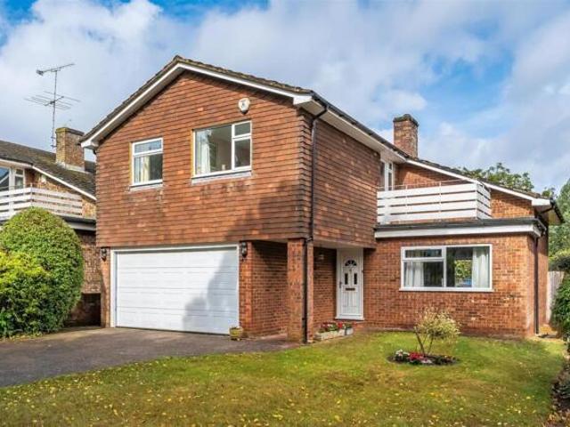 4 Bedroom House Surrey Surrey 100263302