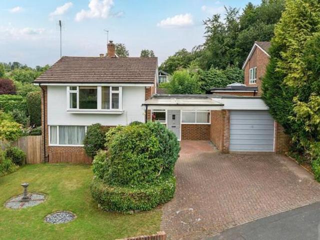 4 Bedroom House Surrey Surrey 101674886