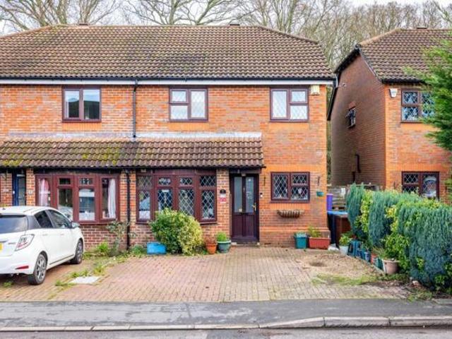 4 Bedroom House Surrey Surrey 101674956