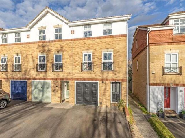 4 Bedroom House Surrey Surrey 101796847