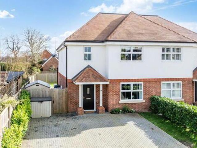 4 Bedroom House Surrey Surrey 101955347