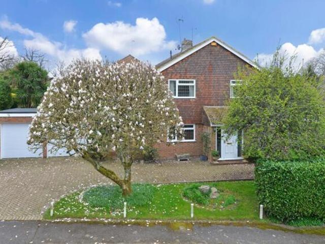 4 Bedroom House Surrey Surrey 102023822
