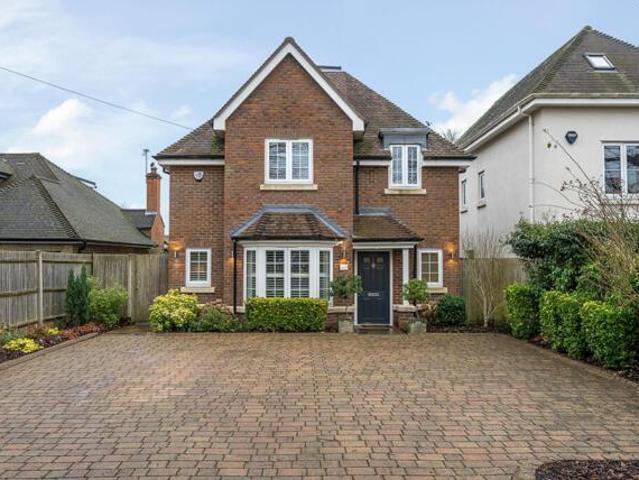 4 Bedroom House Surrey Surrey LS100132379