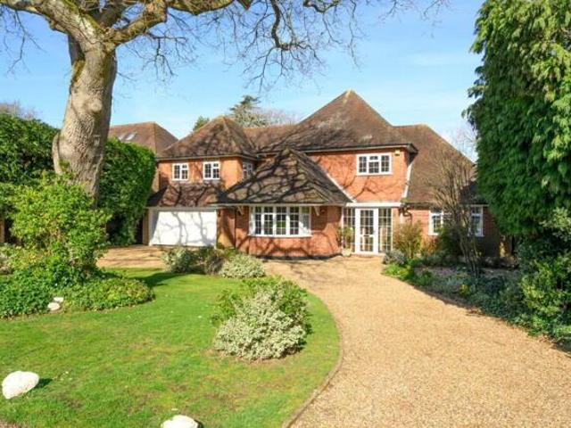 4 Bedroom House Surrey Surrey LS101676352