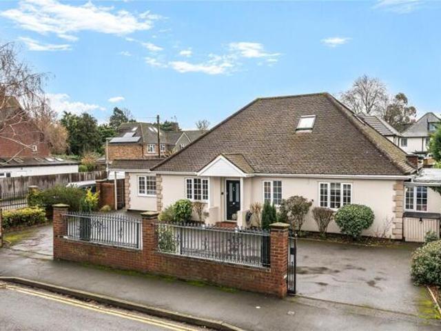 4 Bedroom House Surrey Surrey LS99986656