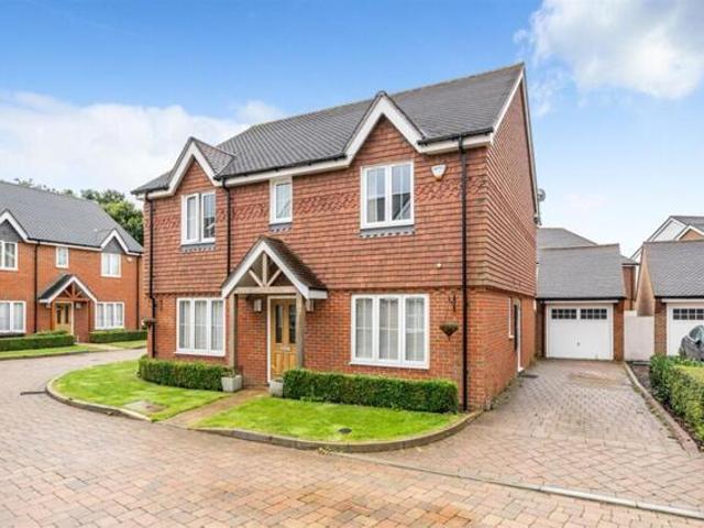 4 Bedroom House Surrey West Sussex 101059694