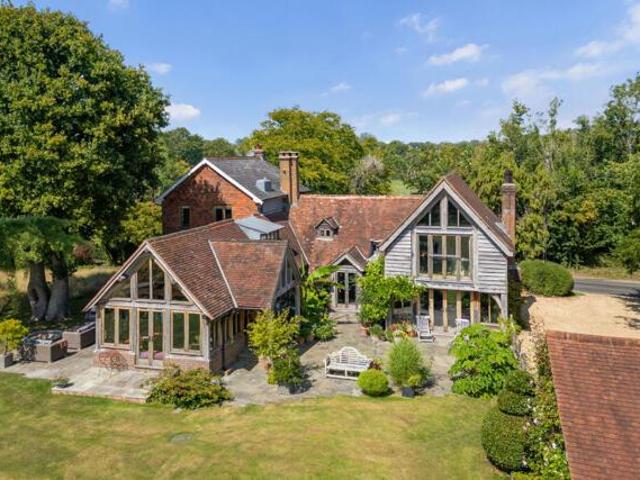 4 Bedroom House Surrey West Sussex 99952383