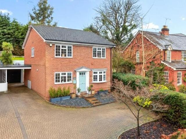 4 Bedroom House Surrey Windsor And Maidenhead LS100953751
