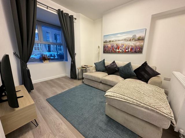 4 Bedroom House Swansea Swansea LS73573880