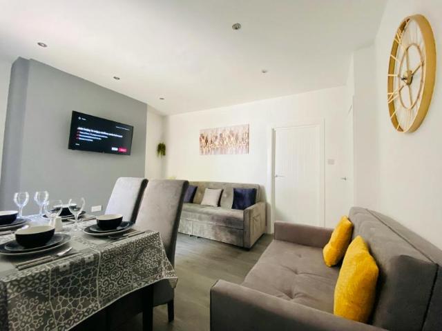 4 Bedroom House Swansea Swansea 72110395