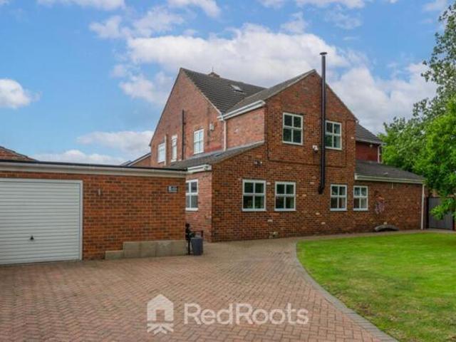 4 Bedroom House Pontefract Wakefield LS100132259