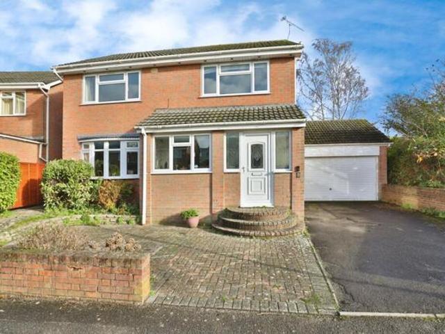 4 Bedroom House Poole Poole 100685047
