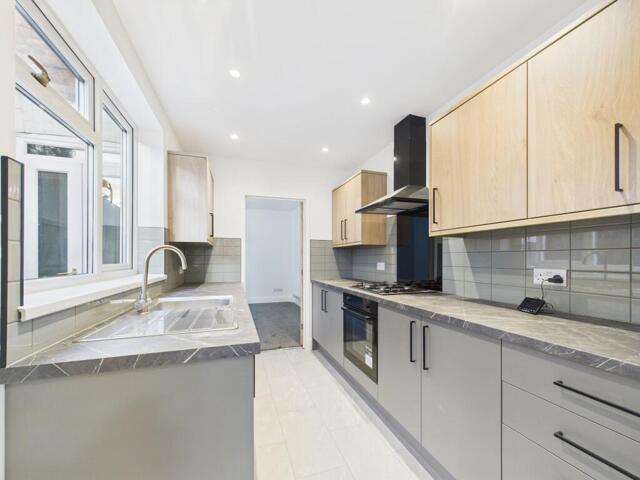 4 Bedroom House Peterborough Peterborough 101278055