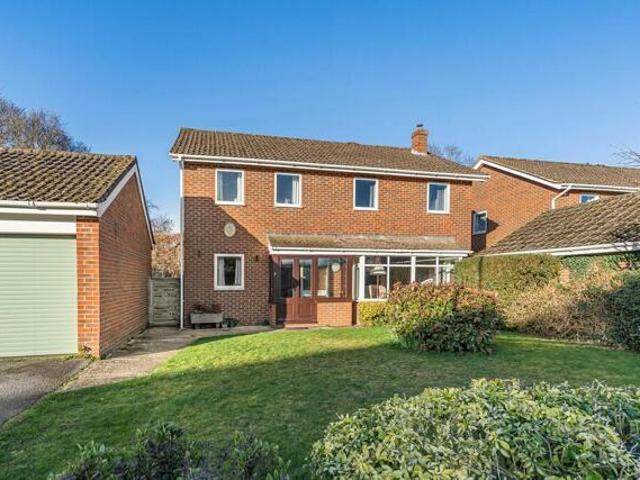 4 Bedroom House Petersfield Hampshire LS100342901