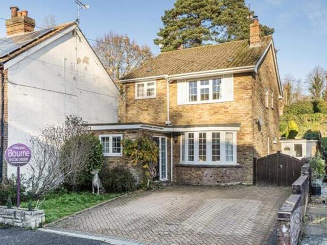 4 Bedroom House Petersfield Hampshire LS99895560