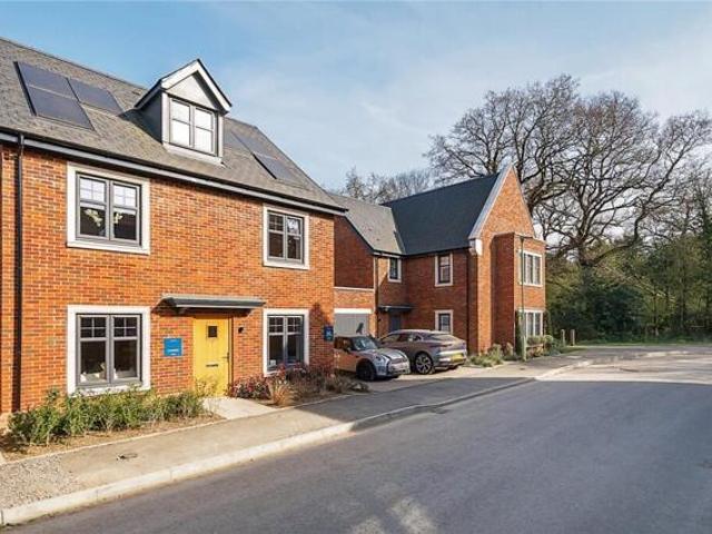 4 Bedroom House Petersfield Hampshire 100614752