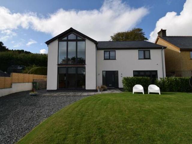 4 Bedroom House Pentrefelin Pentrefelin 99572033