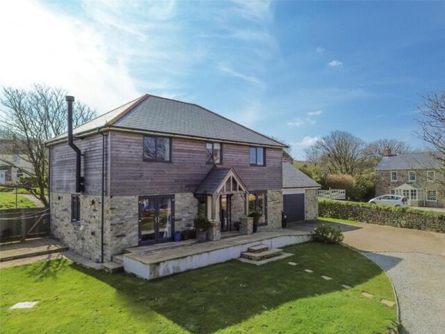 4 Bedroom House Penzance Cornwall LS101676043