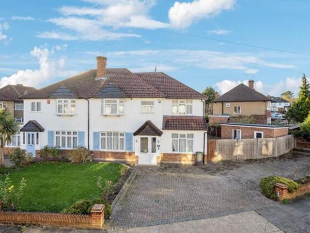 4 Bedroom House Pinner Greater London 98903533