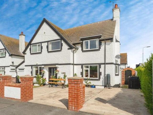 4 Bedroom House Prestatyn Denbighshire 98834440