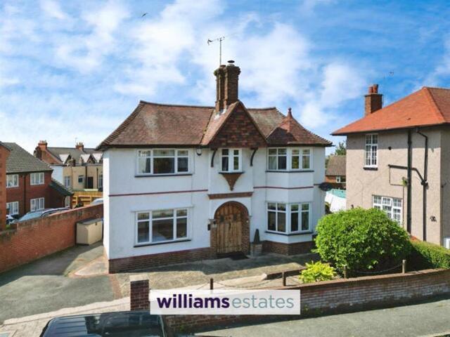 4 Bedroom House Prestatyn Denbighshire LS101676356