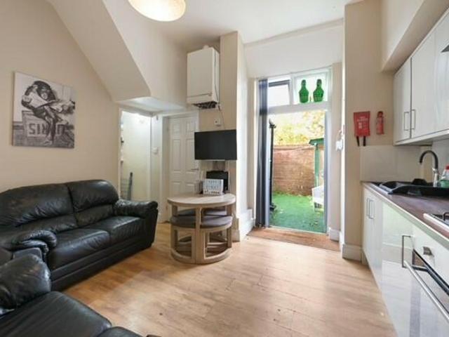 4 Bedroom House Preston Lancashire LS100631236
