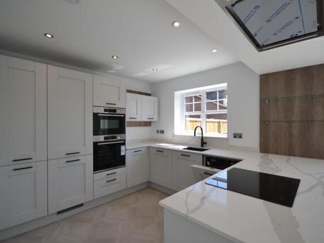 4 Bedroom House Preston Lancashire LS99571859