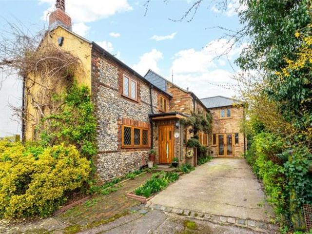 4 Bedroom House Princes Risborough Buckinghamshire LS100503512