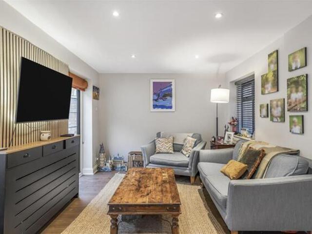 4 Bedroom House Putney Greater London LS98477265