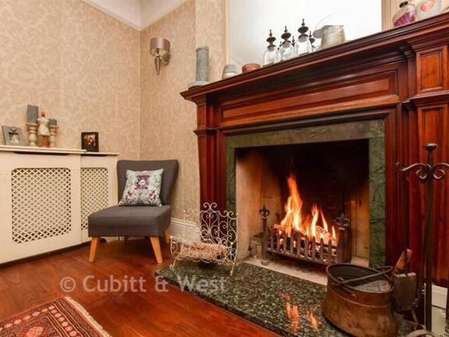 4 Bedroom House Purley Great London 99840540
