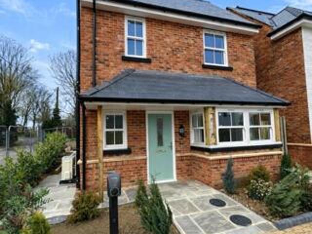 4 Bedroom House Rochester Medway LS99808728