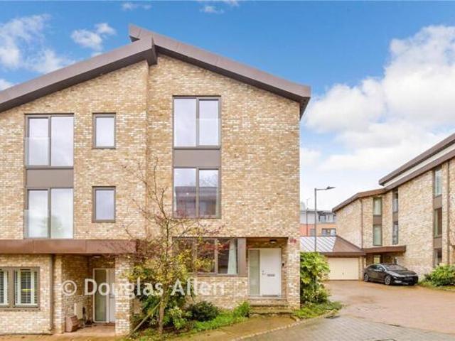4 Bedroom House Romford Essex 101678632