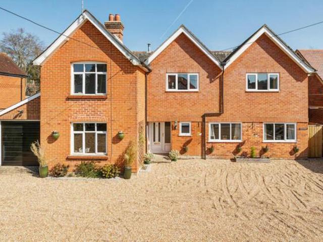 4 Bedroom House Romsey Hampshire LS101059757