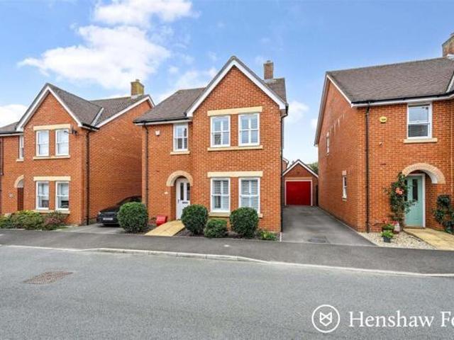 4 Bedroom House Romsey Hampshire LS99475701