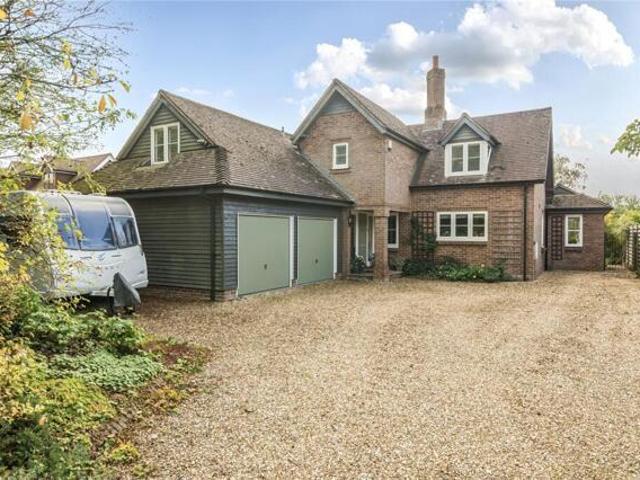 4 Bedroom House Romsey Hampshire LS99523921