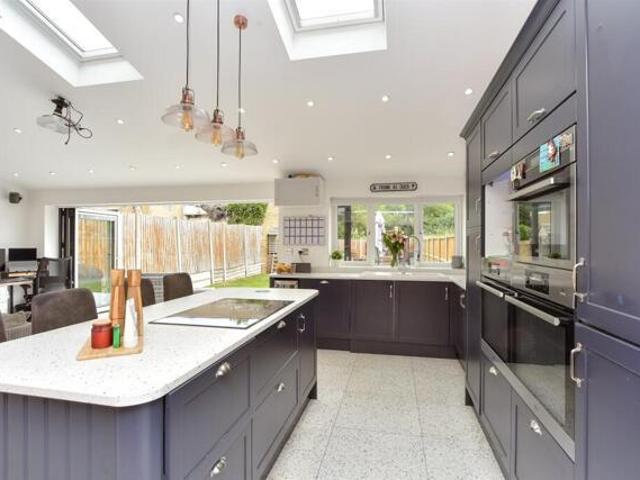 4 Bedroom House Rainham Great London 98930020